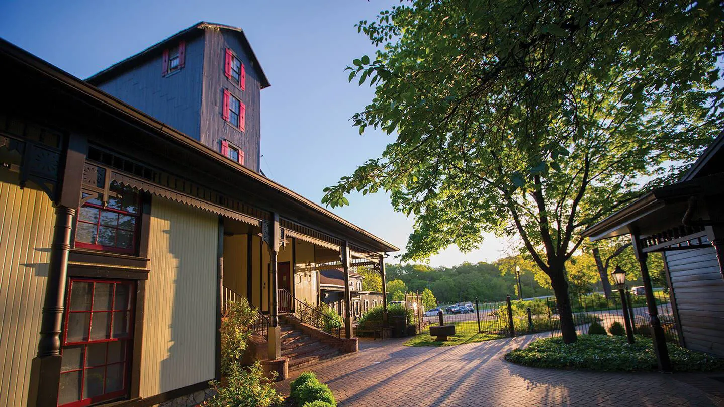 Visit Us: Kentucky Distillery & Bourbon Tours | Maker's Mark®